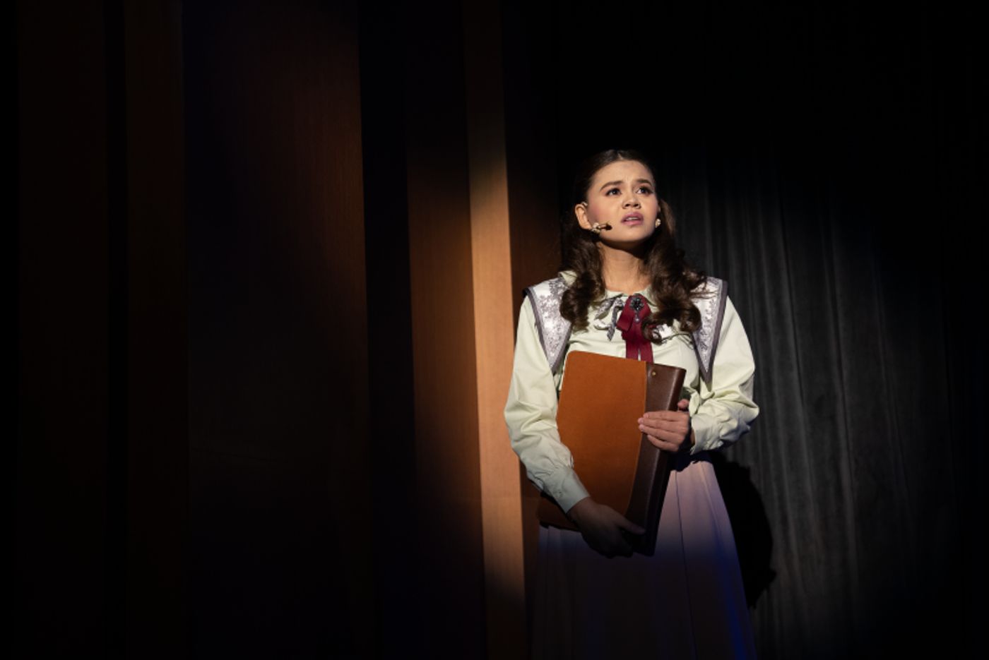 Photos: Yna Cajipe, Emman Casquejo Return to DADDY LONG LEGS in Cebu